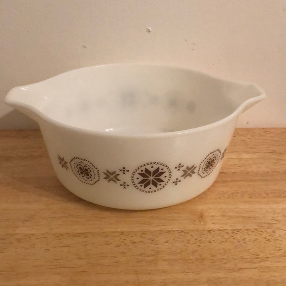 Pyrex | Kitchen | Pyrex 475 B Town And Country Brown Snowflake 25 Quart ...